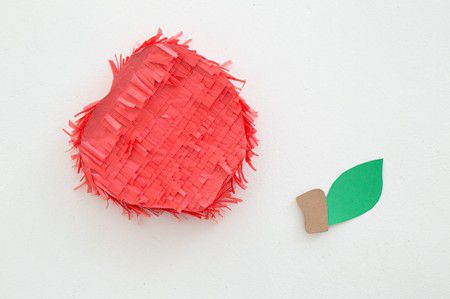 Como hacer una piñata en forma de manzana | Todo Manualidades