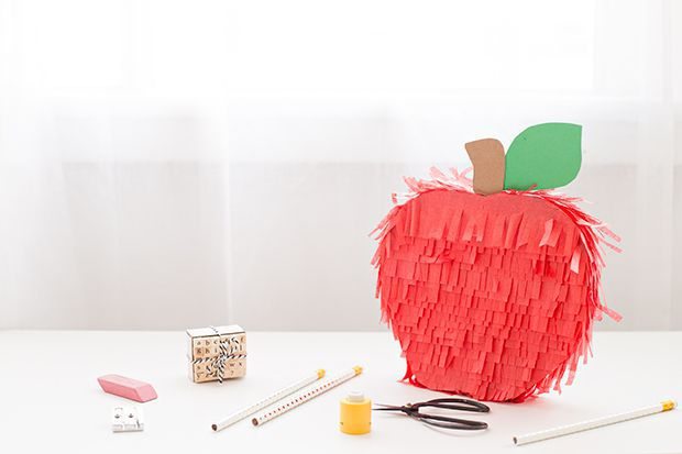 Como hacer una piñata en forma de manzana | Todo Manualidades